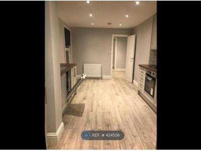 2 Bedrooms Flat for rent in Pretoria Avenue, Walthamstow N17
