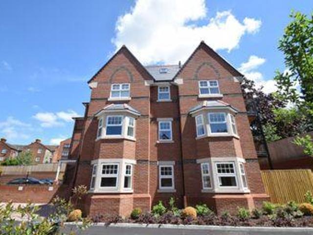 2 Bedrooms Flat for rent in Priory Road, High Wycombe HP13