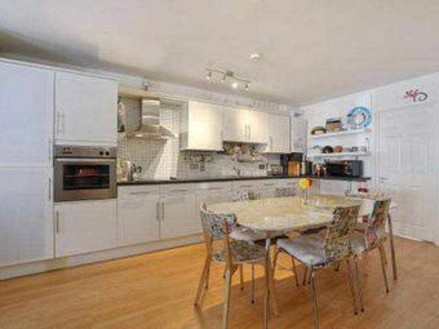 2 Bedrooms Flat for rent in Primezone Mews, Crouch End, London N8