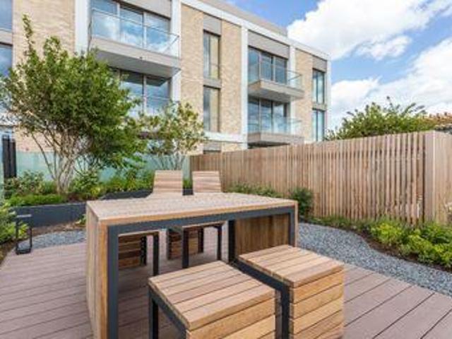 2 Bedrooms Flat for rent in Prince Of Wales Drive, London SW8