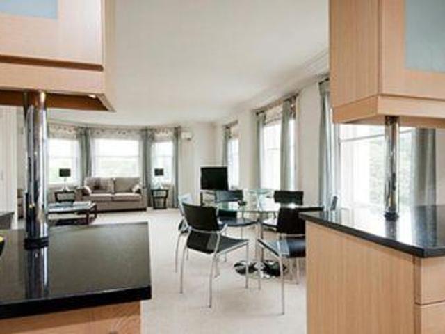 2 Bedrooms Flat for rent in Prince Of Wales Terrace, South Kensington W8