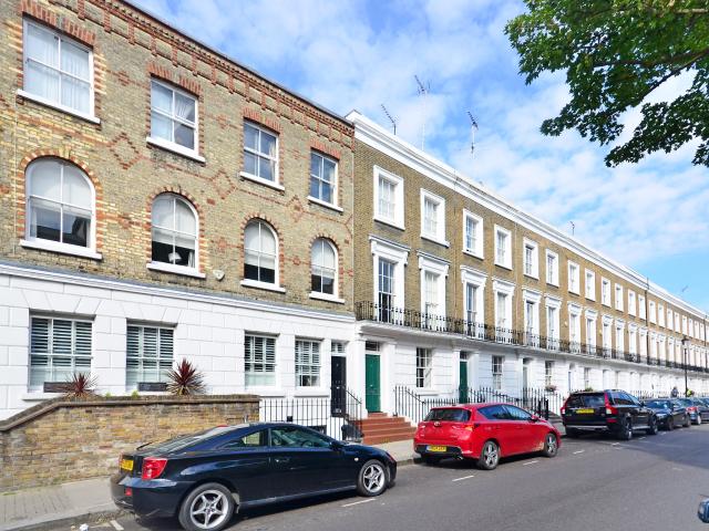 2 Bedrooms Flat for Rent in Princedale Road | Foxtons