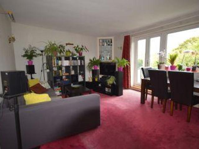2 Bedrooms Flat for rent in Princes Way, London SW19