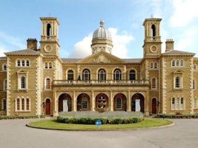 2 Bedrooms Flat for rent in Princess Park Manor, Friern Barnet N11