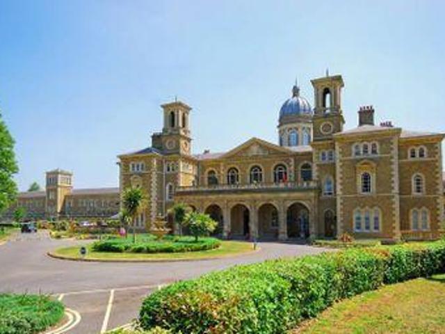 2 Bedrooms Flat for rent in Princess Park Manor, Friern Barnet N11