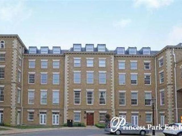 2 Bedrooms Flat for rent in Princess Park Manor, Royal Drive, London N11