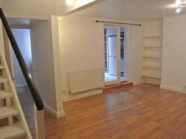 2 Bedrooms Flat for rent in Princess Road, London NW1