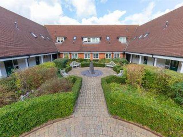 2 Bedrooms Flat for rent in Principal Court, Letchworth Garden City SG6