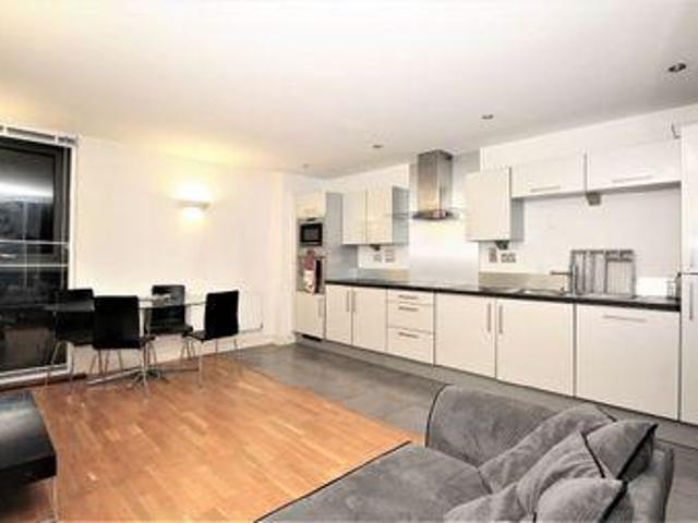 2 Bedrooms Flat for rent in Proton Tower, Blackwall Way E14