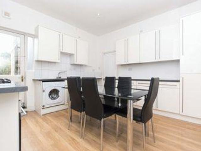 2 Bedrooms Flat for rent in Pulteney Road, South Woodford E18