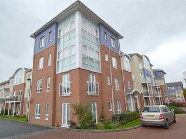 2 Bedrooms Flat for rent in Pumphouse Crescent, Watford WD17