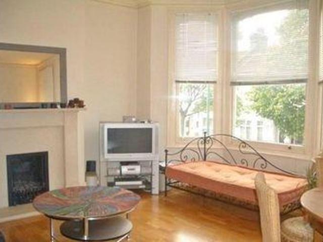 2 Bedrooms Flat for rent in Purves Road, London NW10