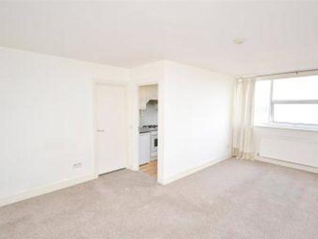 2 Bedrooms Flat for rent in Pyramid House, 952 High Road, London N12