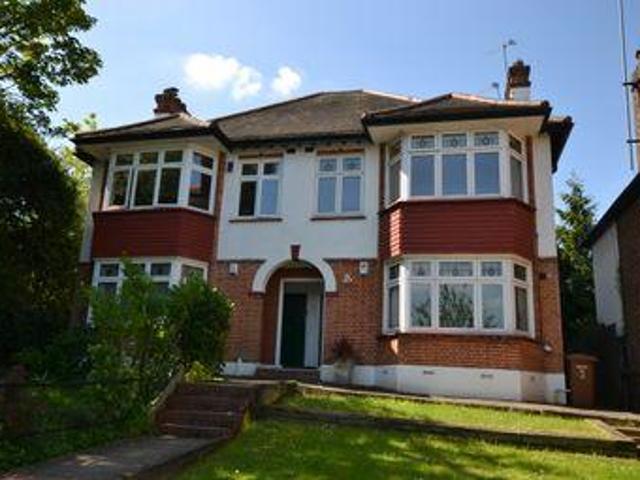 2 Bedrooms Flat for rent in Quatre Ports, Falmouth Avenue, Highams Park E4