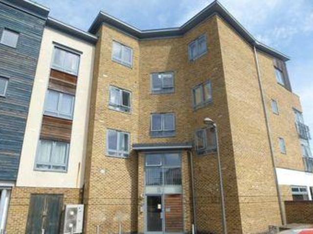 2 Bedrooms Flat for rent in Quayside Drive, Colchester CO2