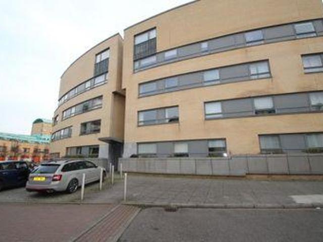 2 Bedrooms Flat for rent in Queen Elizabeth Gardens, Glasgow G5