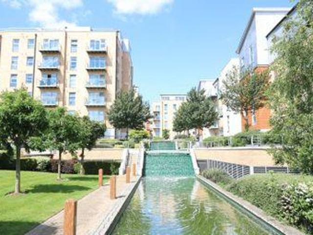 2 Bedrooms Flat for rent in Queen Mary Avenue, London E18