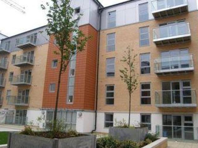 2 Bedrooms Flat for rent in Queen Mary Avenue, London E18