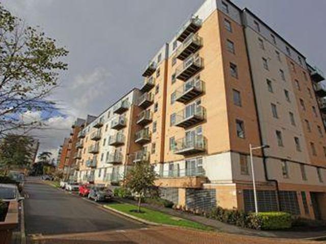 2 Bedrooms Flat for rent in Queen Mary Avenue, South Woodford E18