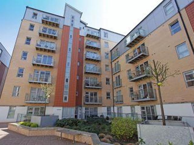 2 Bedrooms Flat for rent in Queen Mary Avenue, South Woodford E18