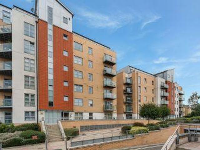 2 Bedrooms Flat for rent in Queen Mary Avenue, South Woodford E18