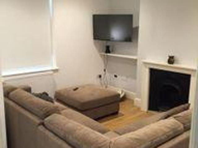 2 Bedrooms Flat for rent in Queen Sqaure, Leeds LS2