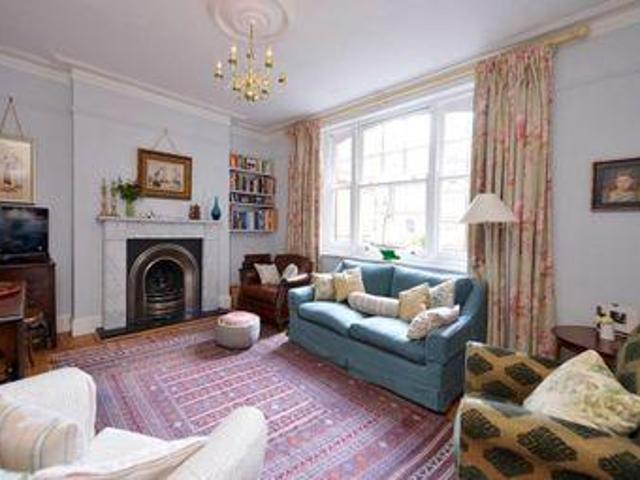 2 Bedrooms Flat for rent in Queens Club Gardens, West Kensington W14