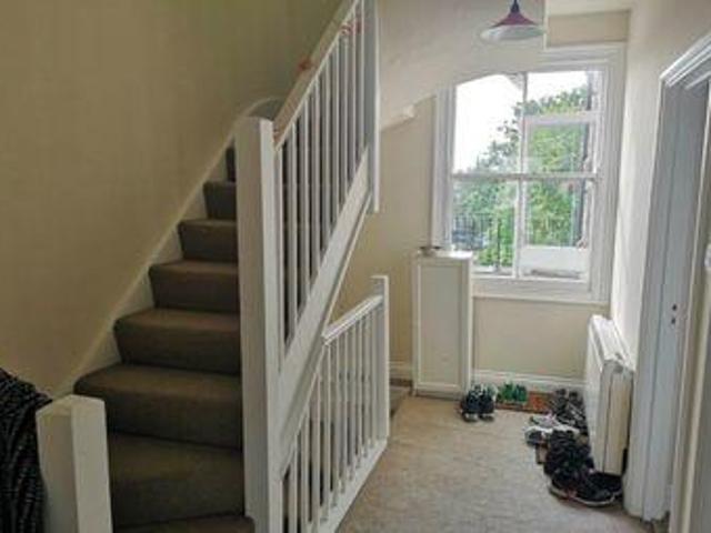 2 Bedrooms Flat for rent in Queens Crescent, London NW5