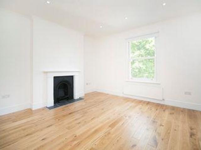 2 Bedrooms Flat for rent in Queens Crescent, London NW5