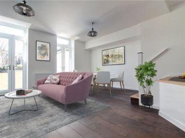 2 Bedrooms Flat for rent in Queens Drive, London N4