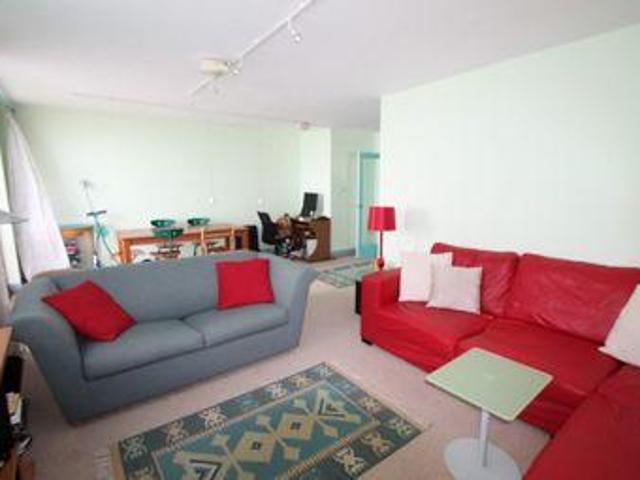 2 Bedrooms Flat for rent in Queens Gardens, Hove BN3