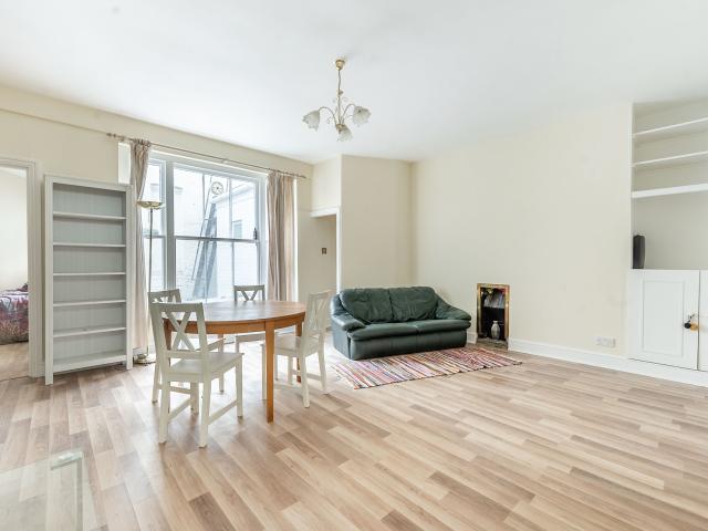 2 Bedrooms Flat for Rent in Queen's Gate Gardens | Foxtons