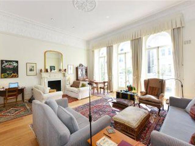 2 Bedrooms Flat for rent in Queens Gate Place, London SW7