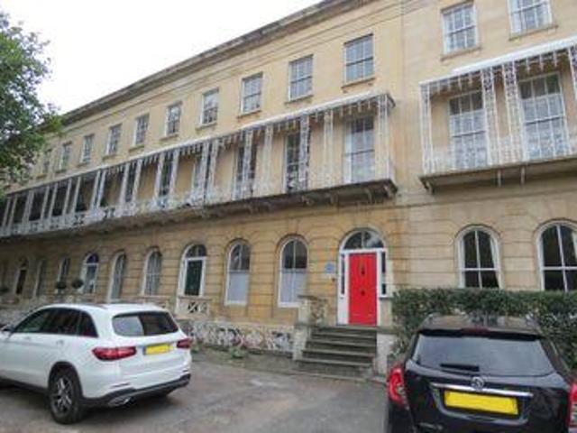 2 Bedrooms Flat for rent in Queens Parade, Cheltenham GL50