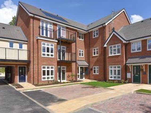 2 Bedrooms Flat for rent in Queens Road, High Wycombe HP13