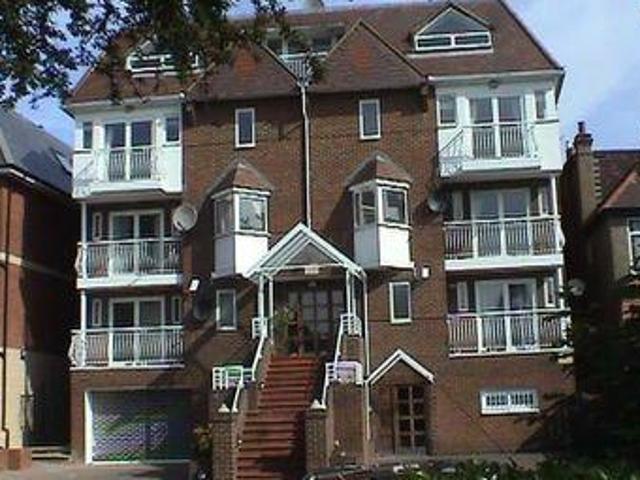 2 Bedrooms Flat for rent in Queens Road, London NW4