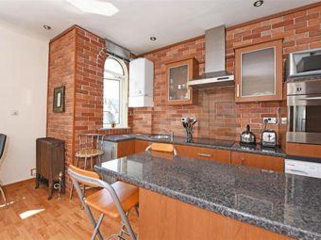 2 Bedrooms Flat for rent in Queens Road, London SW19