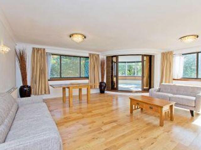 2 Bedrooms Flat for rent in Queens Terrace, London NW8