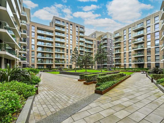 2 Bedrooms Flat for Rent in Queenshurst Square | Foxtons
