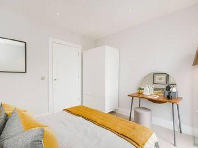 2 Bedrooms Flat for rent in Queenshurst Square, Kingston KT2