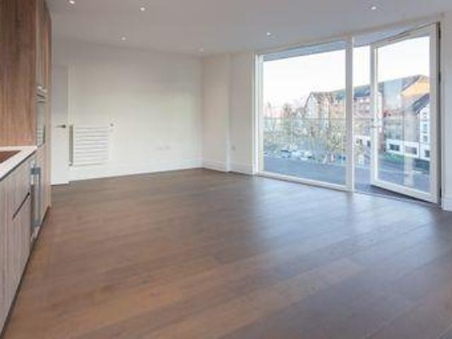 2 Bedrooms Flat for rent in Queenshurst Square, Kingston Upon Thames KT2