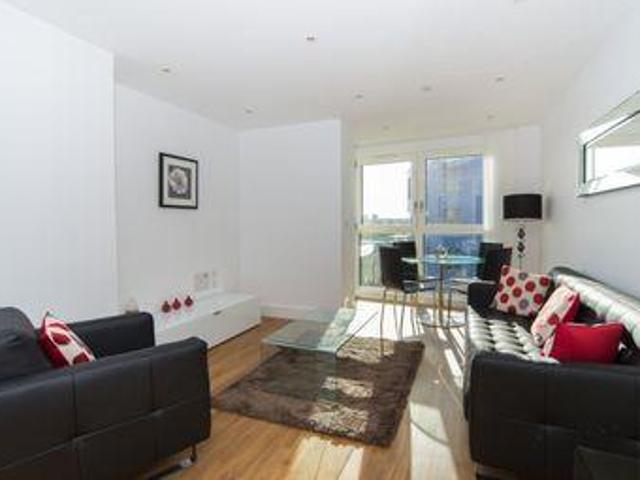 2 Bedrooms Flat for rent in Queensland Terrace, Queensland Road, London N7