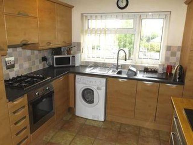 2 Bedrooms Flat for rent in Queensland Crescent, Chelmsford CM1