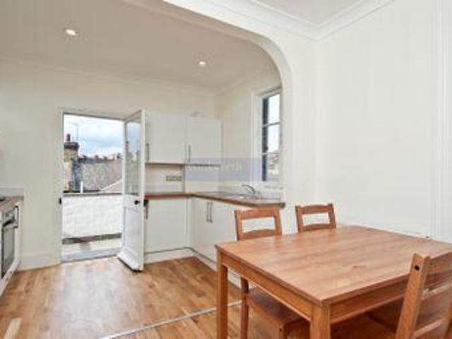 2 Bedrooms Flat for rent in Queenstown Road, London SW8