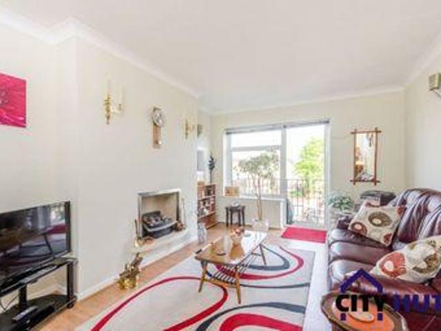 2 Bedrooms Flat for rent in Quemerford Road, London N7