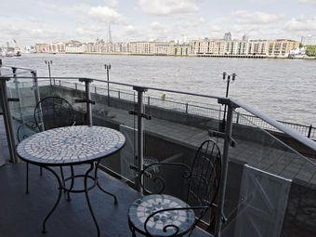 2 Bedrooms Flat for rent in Rotherhithe Street, London SE16