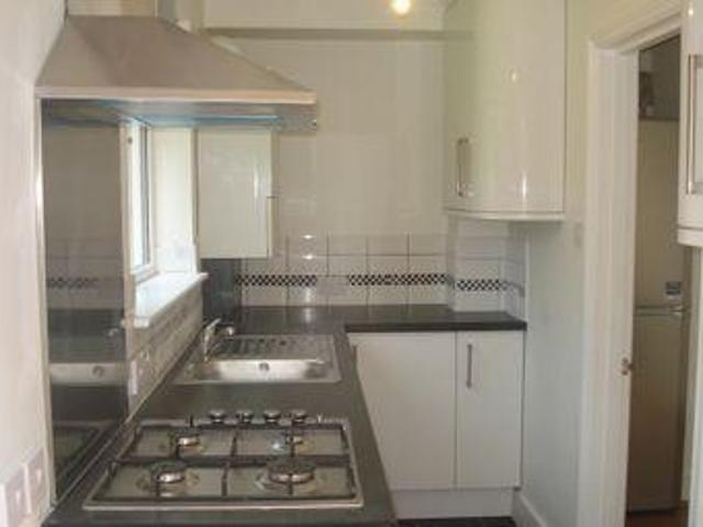 2 Bedrooms Flat for rent in Rotherwood Road, London SW15