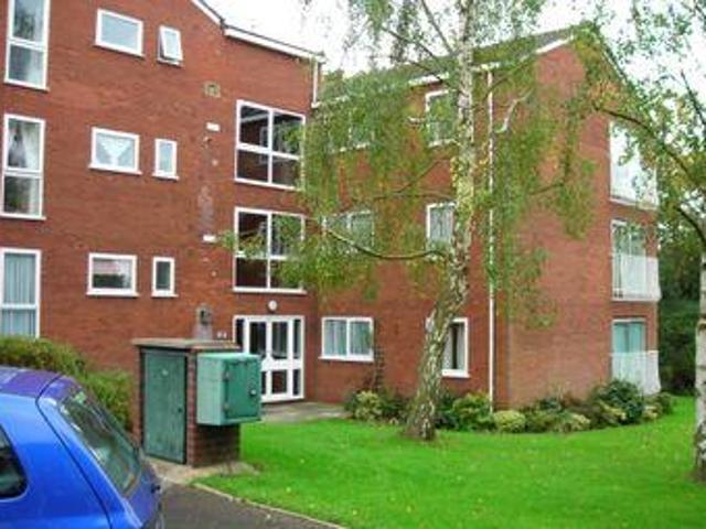 2 Bedrooms Flat for rent in Roundhedge Way, Enfield EN2