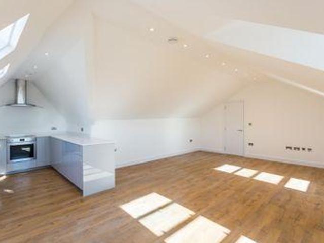 2 Bedrooms Flat for rent in Rowhill Road, London E5