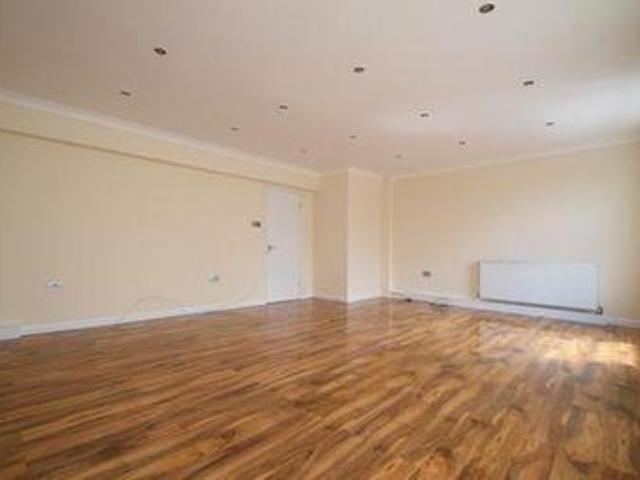 2 Bedrooms Flat for rent in Rowland Avenue, Green Lane, Northwood HA6